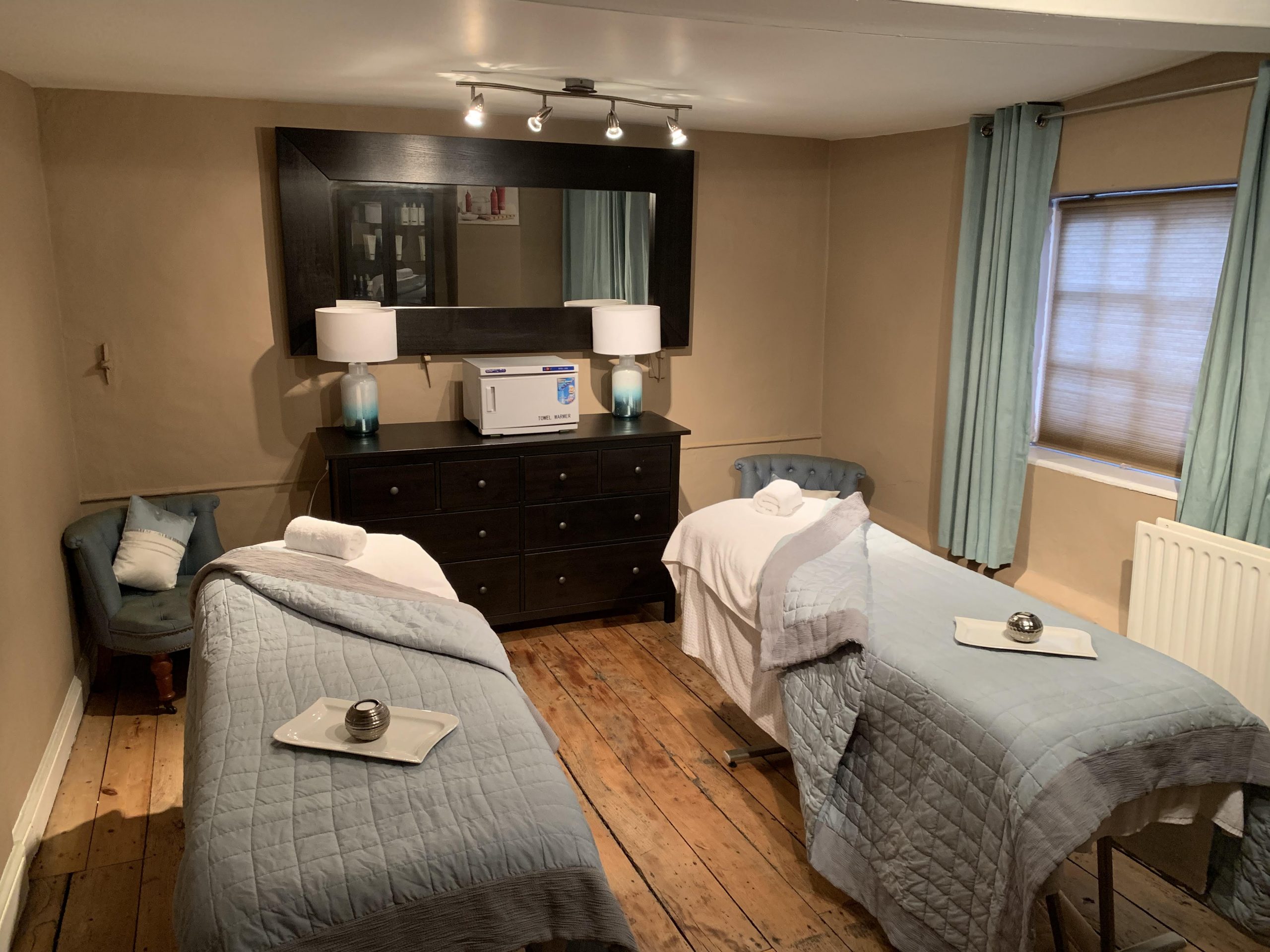 Take a sneak peak in Our Beautiful Salon - Iconic Beautique